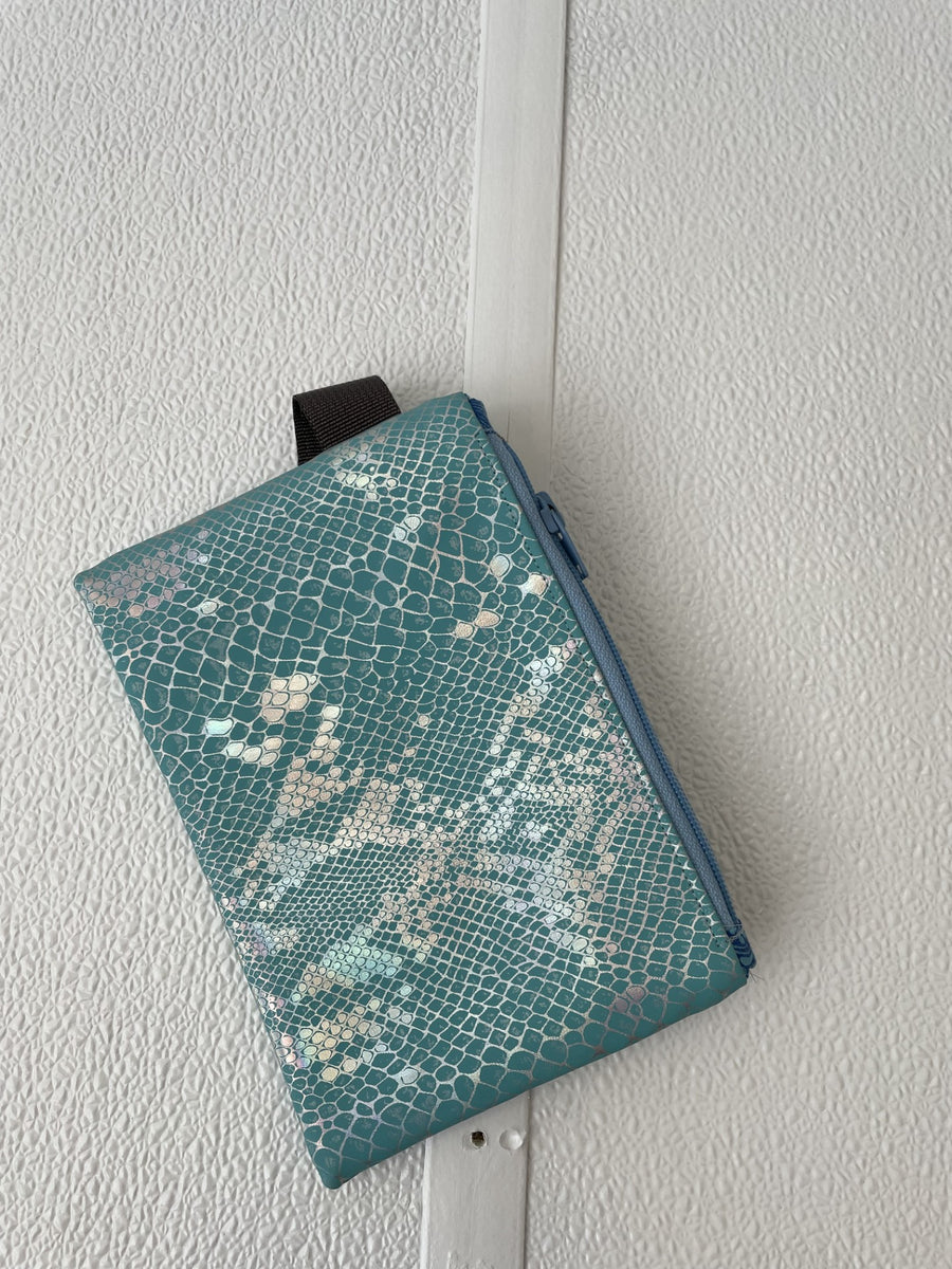 Chic Two-Tone Snake Skin Clutch – Stitch lab